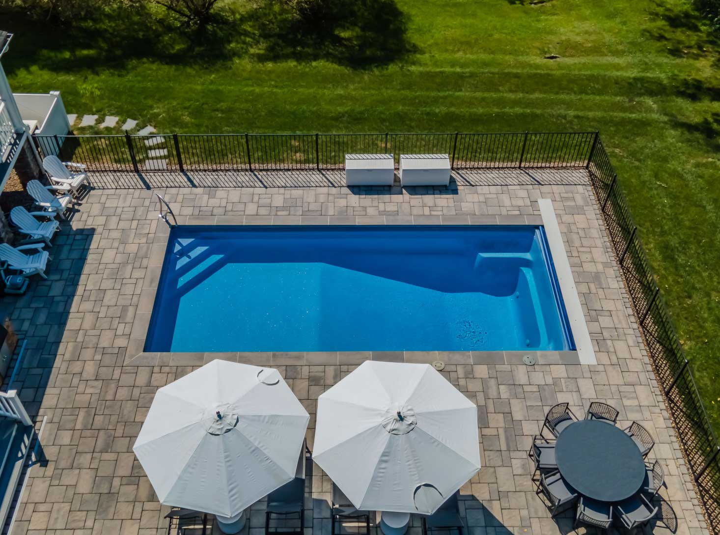 St. Thomas 14' x 31' 6" Model Pool | Latham Pool
