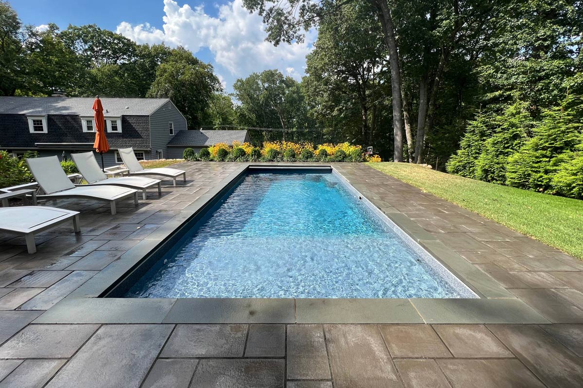 Corinthian 16 Model: 15' 10" x 40' | Latham Pool