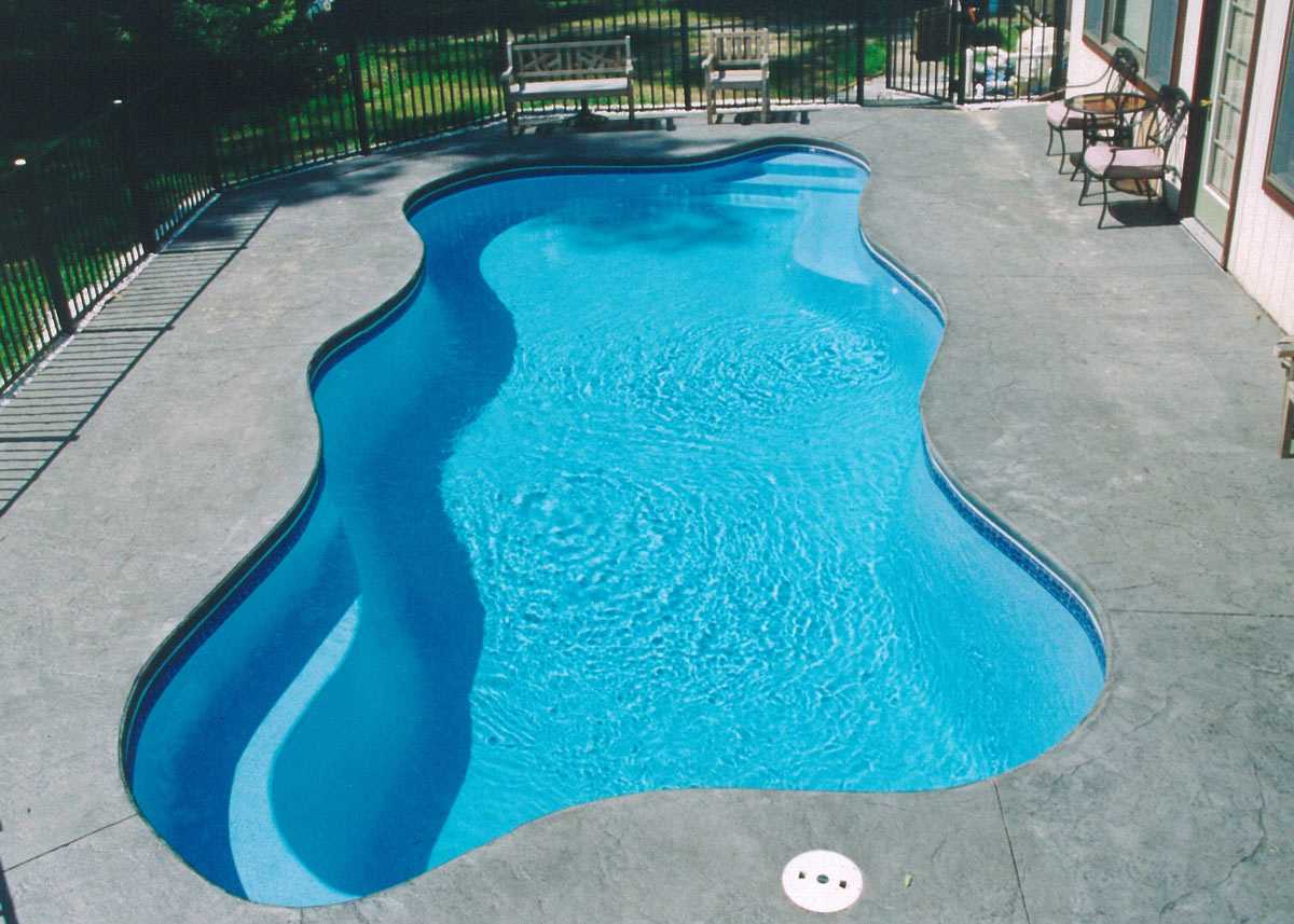 Cape Cod 14' x 31' Model Pool | Latham Pool