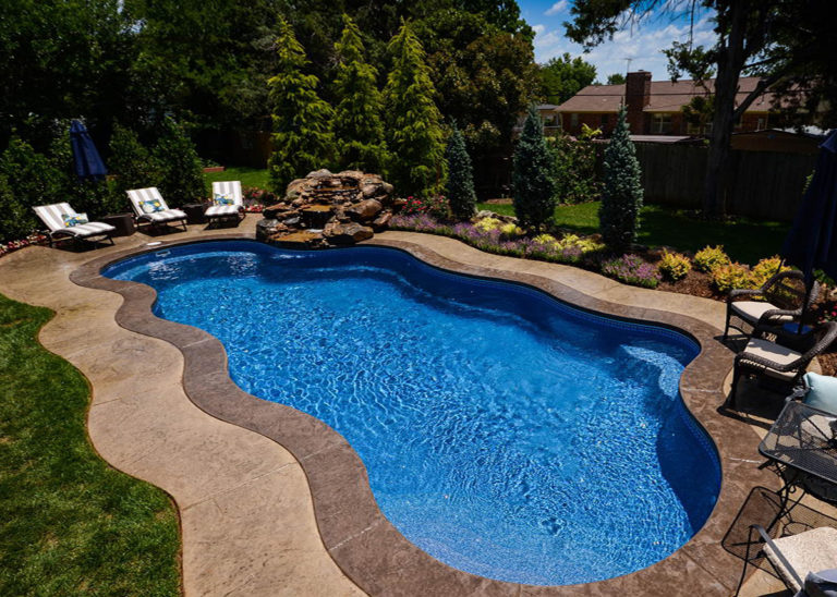 Caribbean 16' x 40' Model Pool | Latham Pool