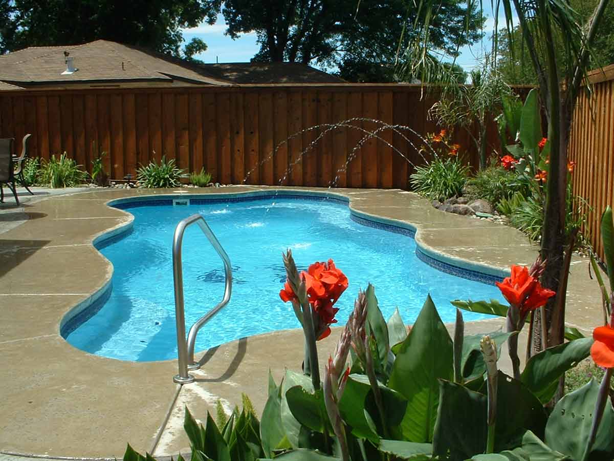 Cape Cod 14' x 31' Model Pool | Latham Pool