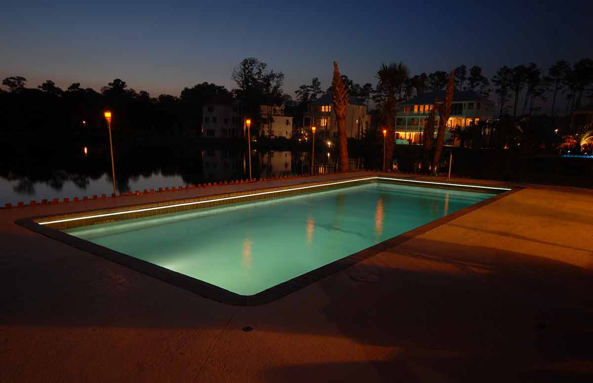 Claremont 14' x 33' Model Pool | Latham Pool
