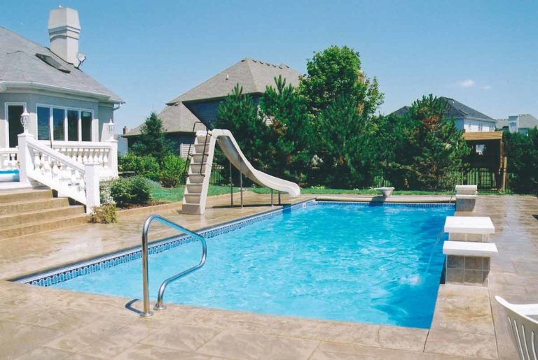 Monaco 16' x 40' Pool | Latham Pool