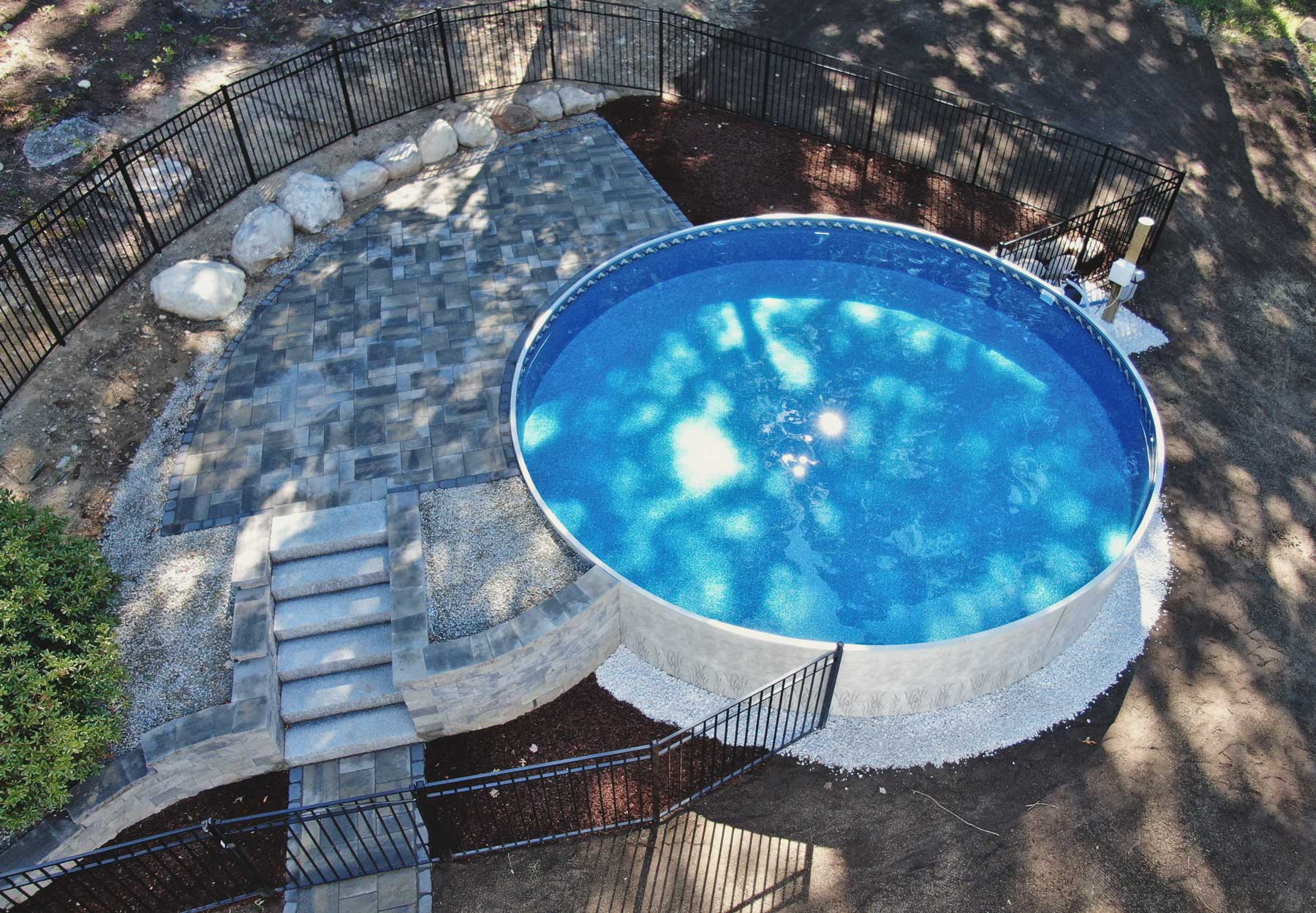 Round - Latham Pools - CA